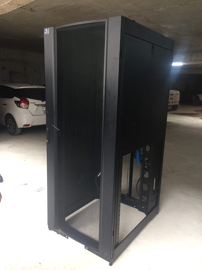 Model tủ rack và PDU với các mã hàng đa chủng loại năm 2025